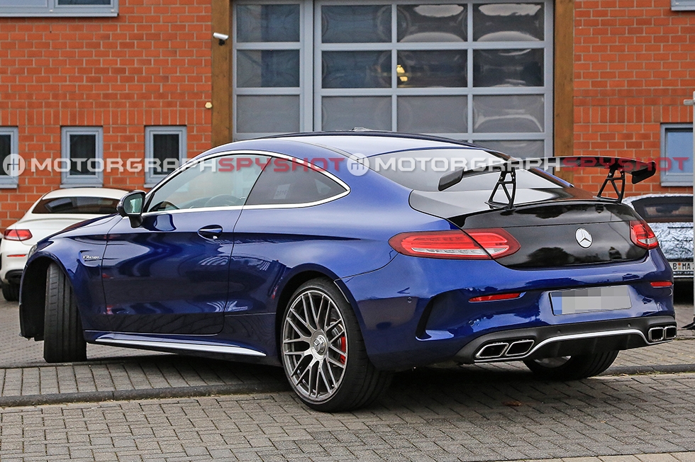 [스파이샷] 메르세데스-AMG C63 R 쿠페…엄청난 존재감의 C클래스