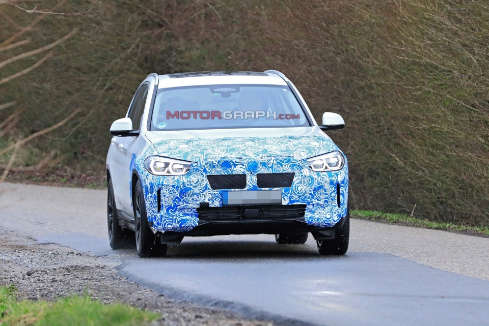 [스파이샷] 벤츠 EQC와 경쟁할 BMW iX3, 막판 담금질