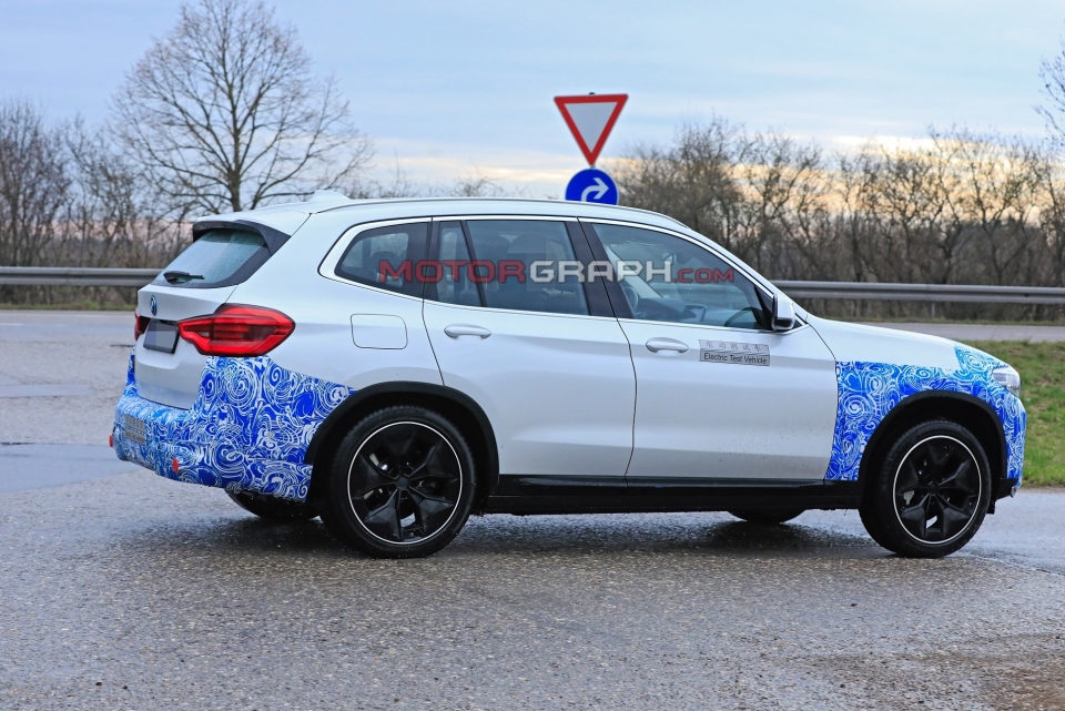 [스파이샷] 벤츠 EQC와 경쟁할 BMW iX3, 막판 담금질