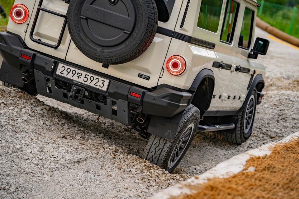 오프로드 SUV에 진심인 기업이 만든 결과물, 이네오스 그레나디어 [시승기]