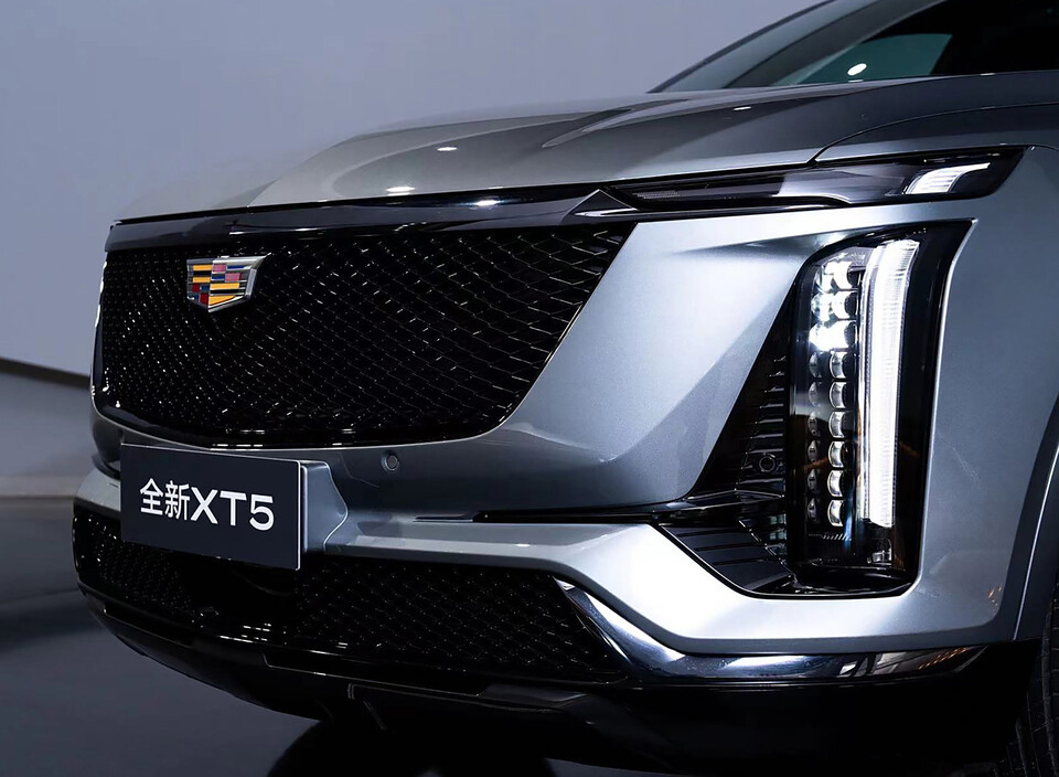 33인치 9K 디스플레이 탑재! 캐딜락, 2세대 XT5 공개