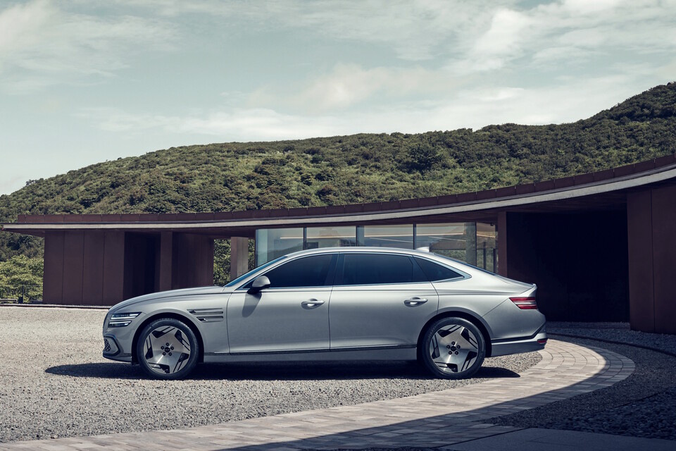 휠베이스 130mm 늘리고 4세대 배터리 탑재! 제네시스, G80 전동화 부분변경 출시