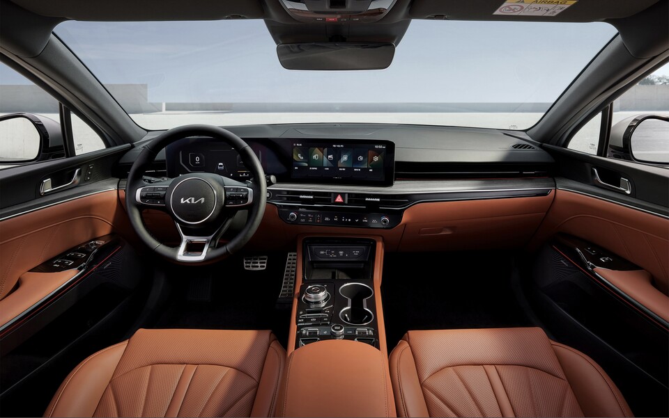 기아, 2025년형 K5 출시…가성비 '스마트 셀렉션' 트림 신규 도입