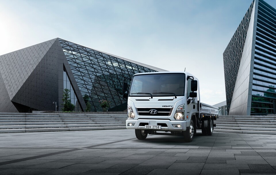 현대차, 편의사양 더하고 라인업 다양해진 '2025 마이티' 출시