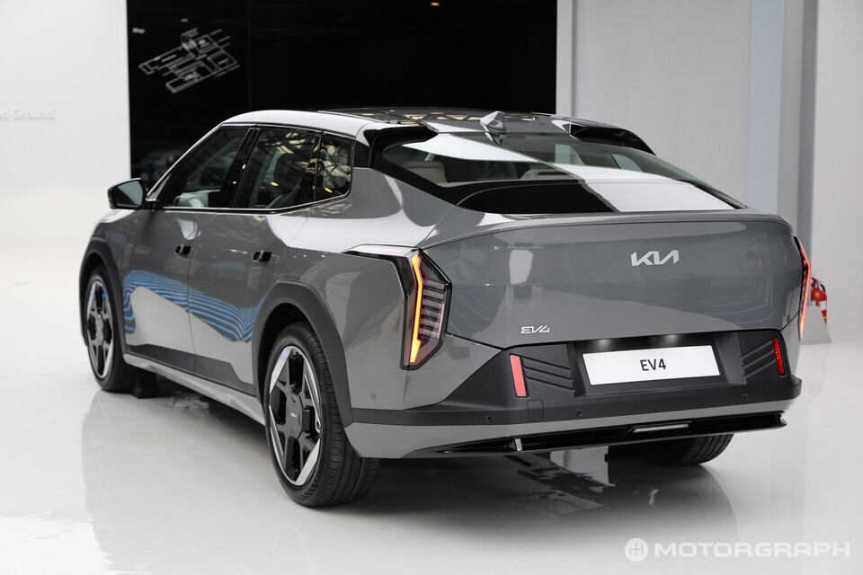 '주행거리 무려 533Km!' 기아 EV4 실물 살펴보니…"어디서도 본 적 없는 세단"