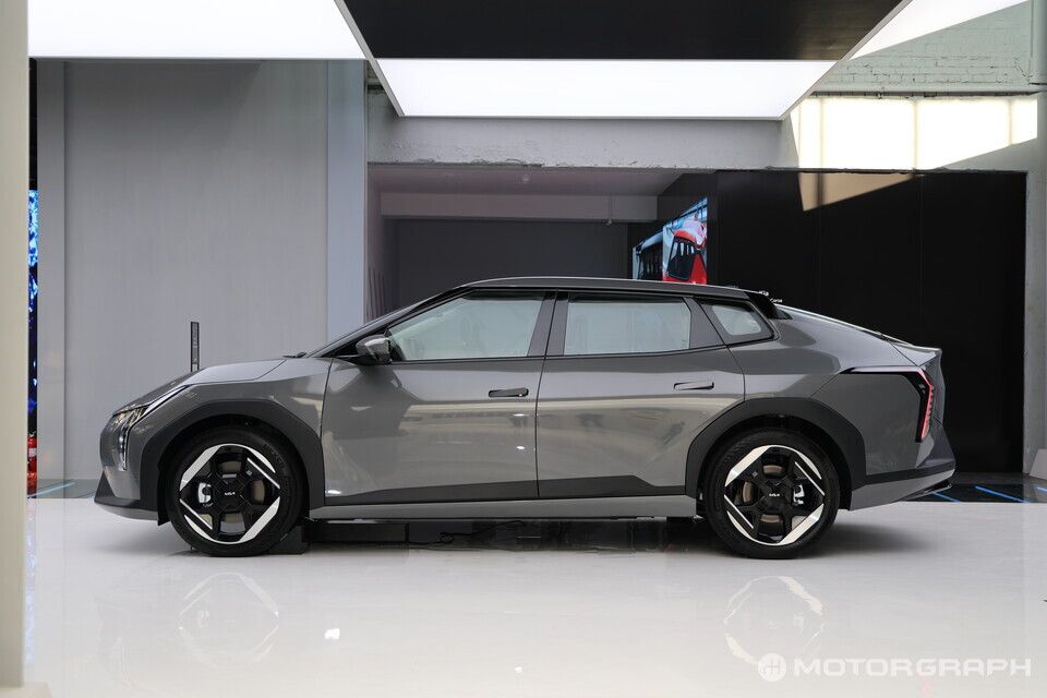 '주행거리 무려 533Km!' 기아 EV4 실물 살펴보니…"어디서도 본 적 없는 세단"