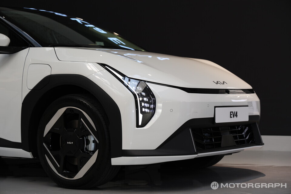 '주행거리 무려 533Km!' 기아 EV4 실물 살펴보니…"어디서도 본 적 없는 세단"