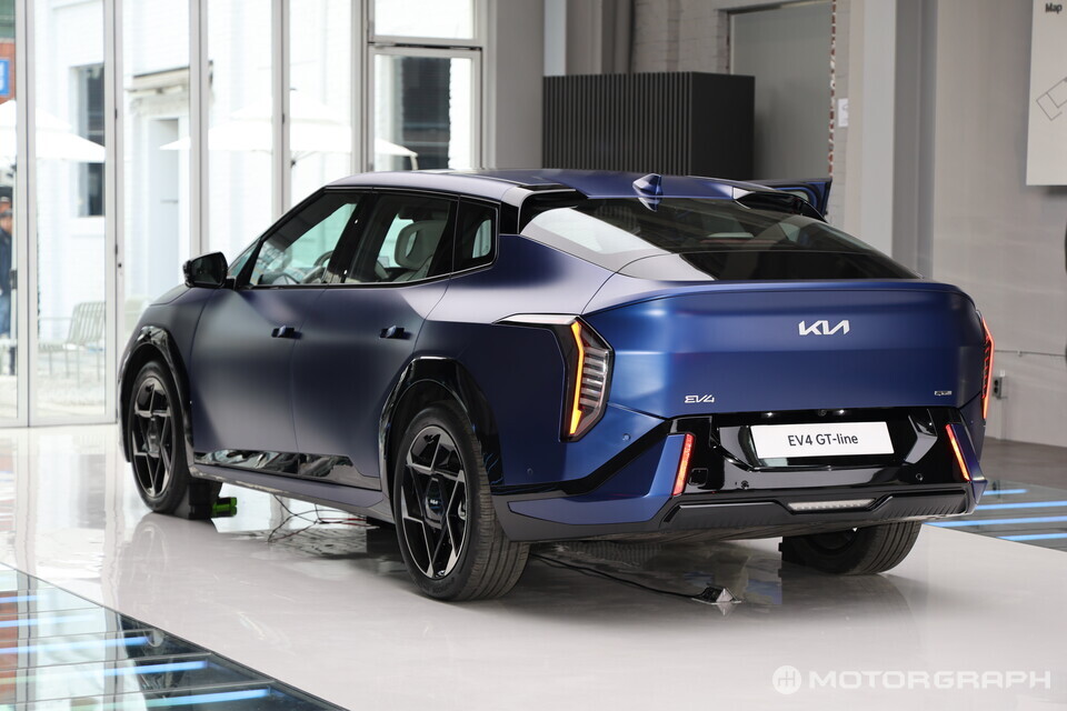 '주행거리 무려 533Km!' 기아 EV4 실물 살펴보니…"어디서도 본 적 없는 세단"